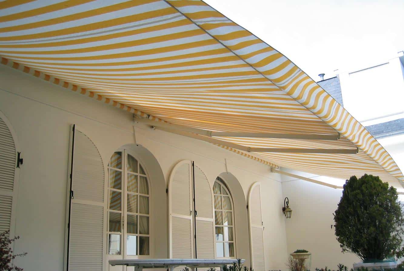 Pose et Installation Store de terrasse ou de balcon - Le Petit Clamart ...